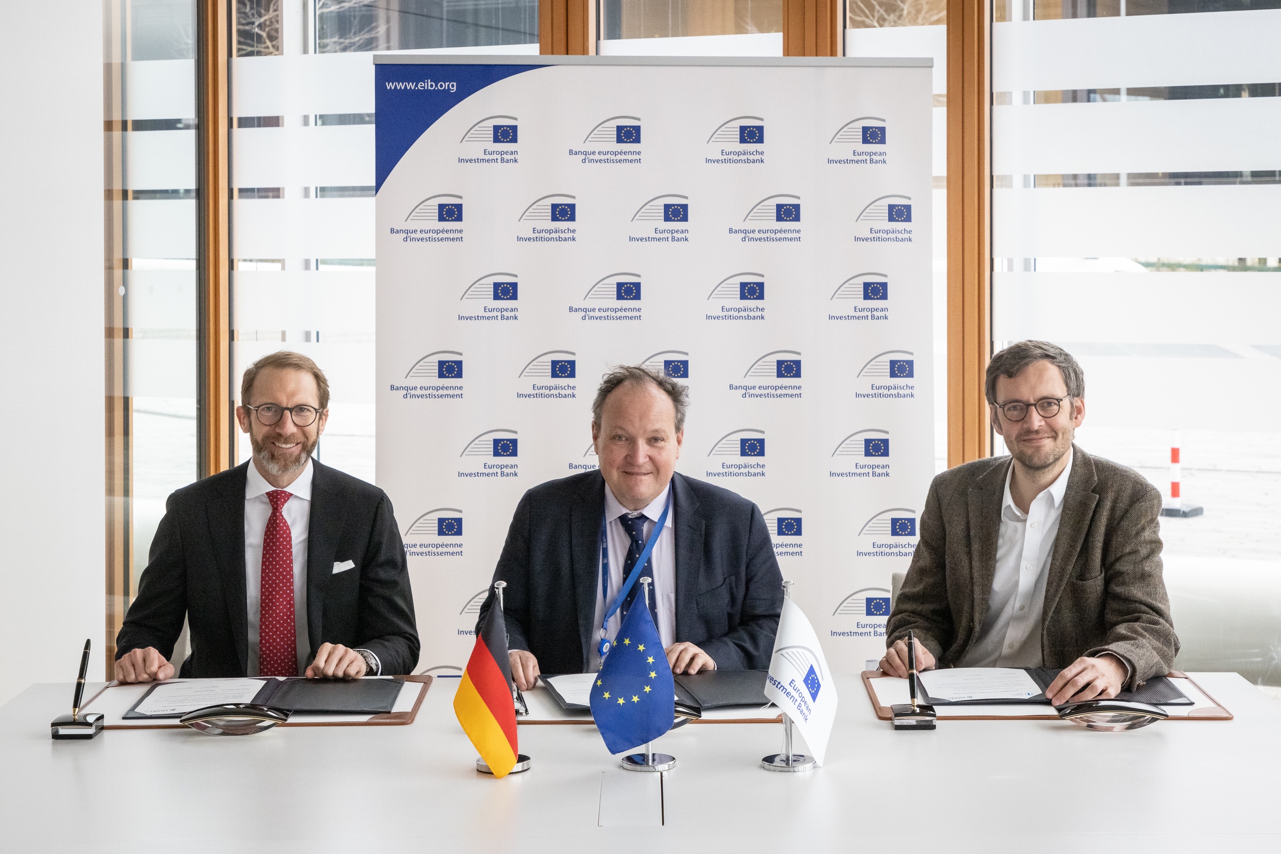 EIB grants €15 million to finance growth of Smart Reporting